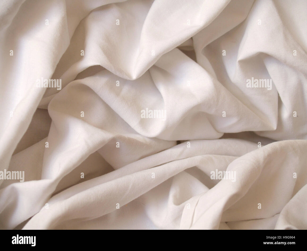 crumpled white sheet Stock Photo - Alamy