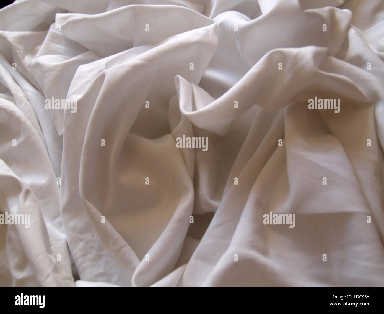 crumpled white sheet Stock Photo - Alamy