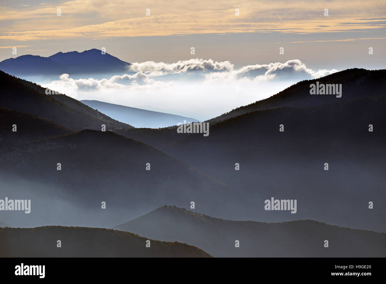 Ridge crests hi-res stock photography and images - Alamy