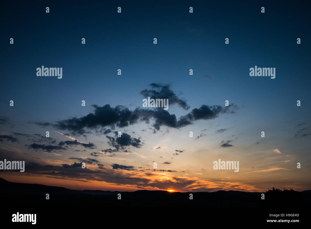 Sunset sky over plain hi-res stock photography and images - Alamy