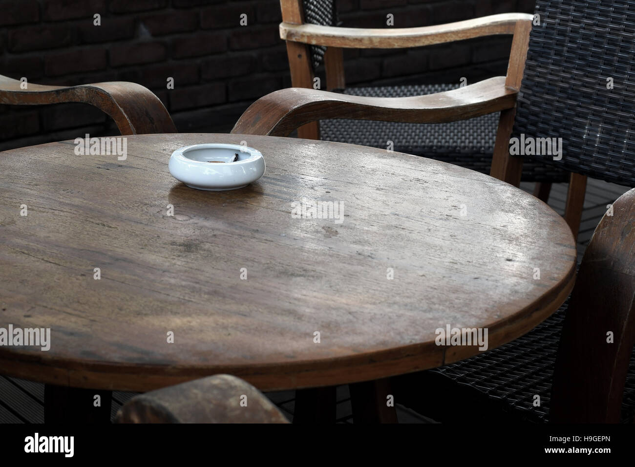 Cigar on ashtray hi-res stock photography and images - Alamy