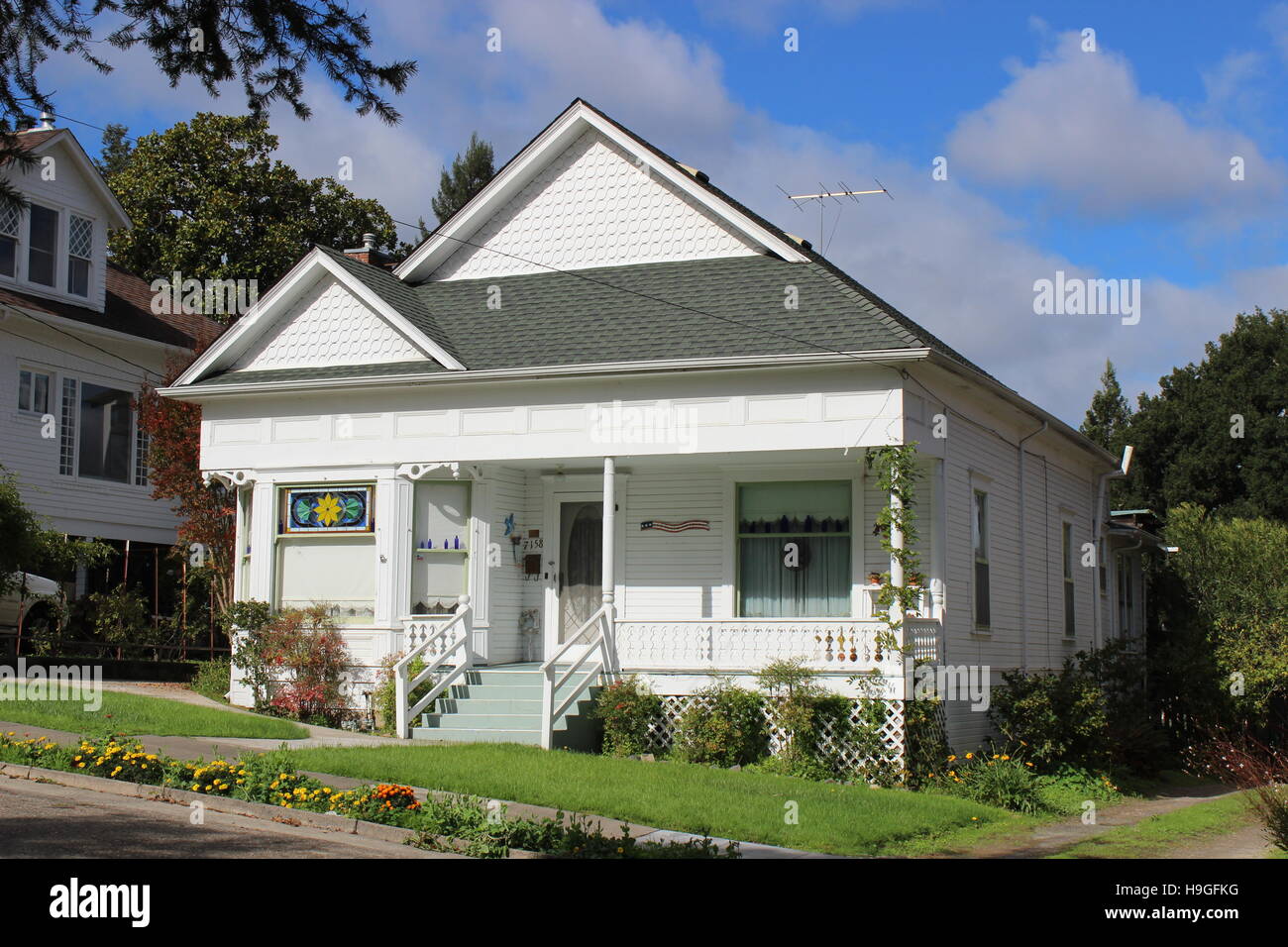 American queen anne architecture hi-res stock photography and images ...