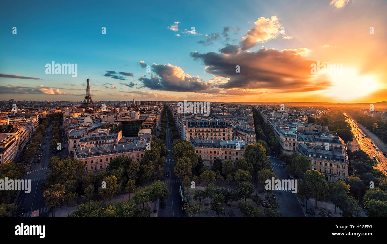 Eiffel tower and city skyline at sunset hi-res stock photography and ...