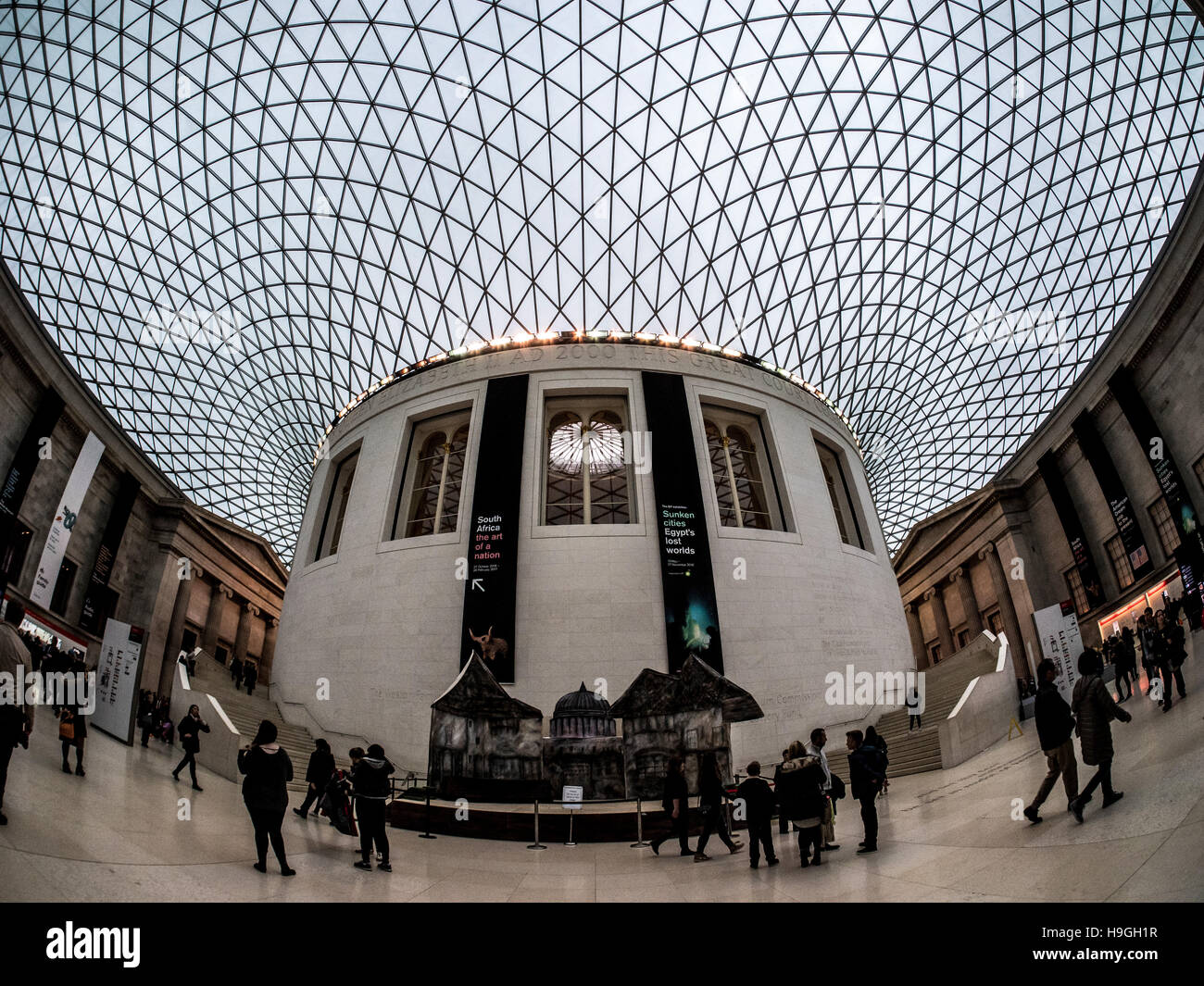 Queen elizabeth ii court hi-res stock photography and images - Alamy