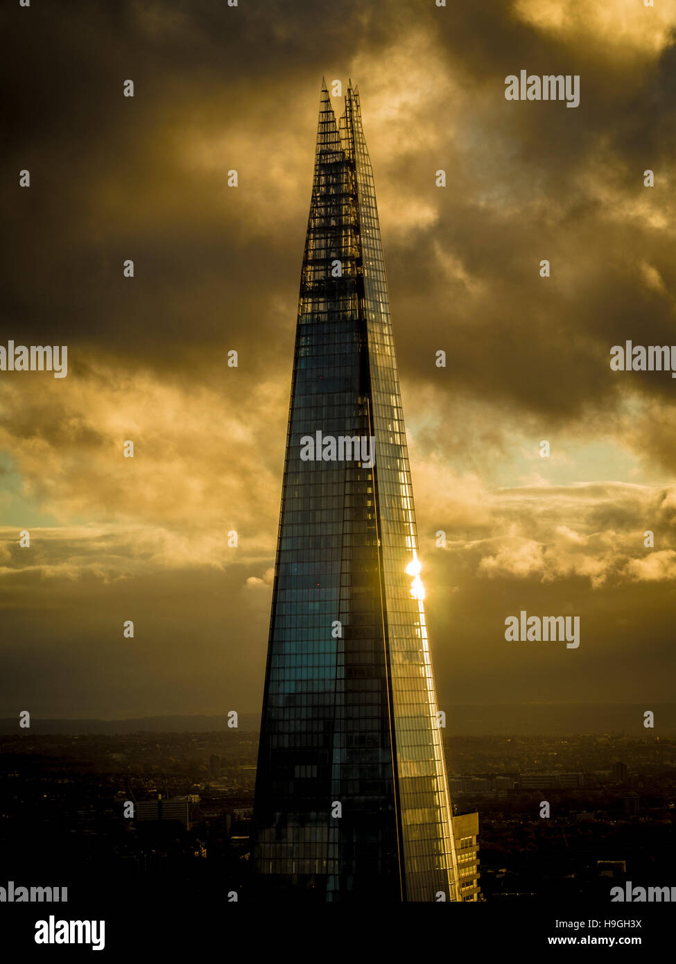 Shard spire london hi-res stock photography and images - Alamy
