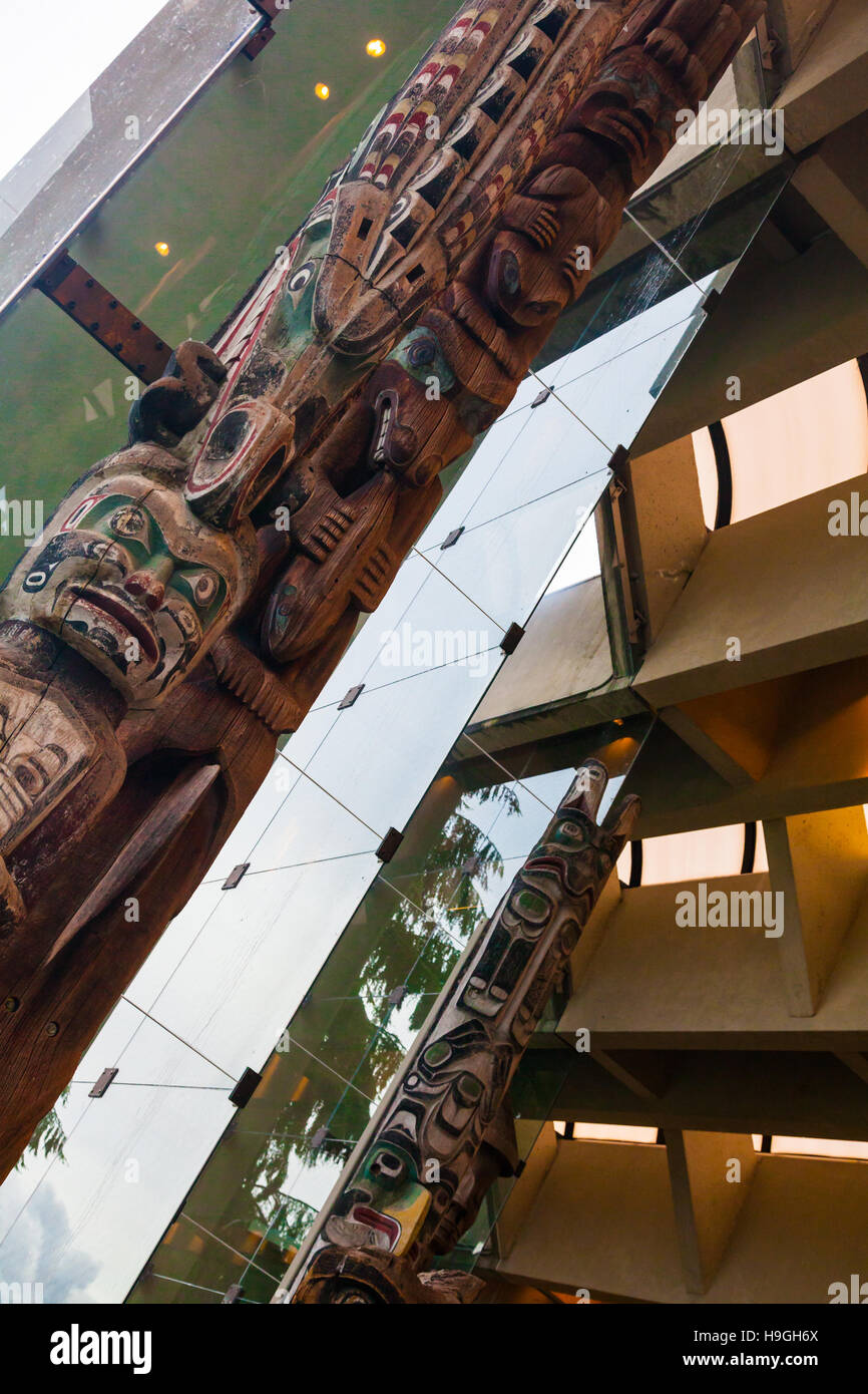 Concrete museum building abstract hi-res stock photography and images ...