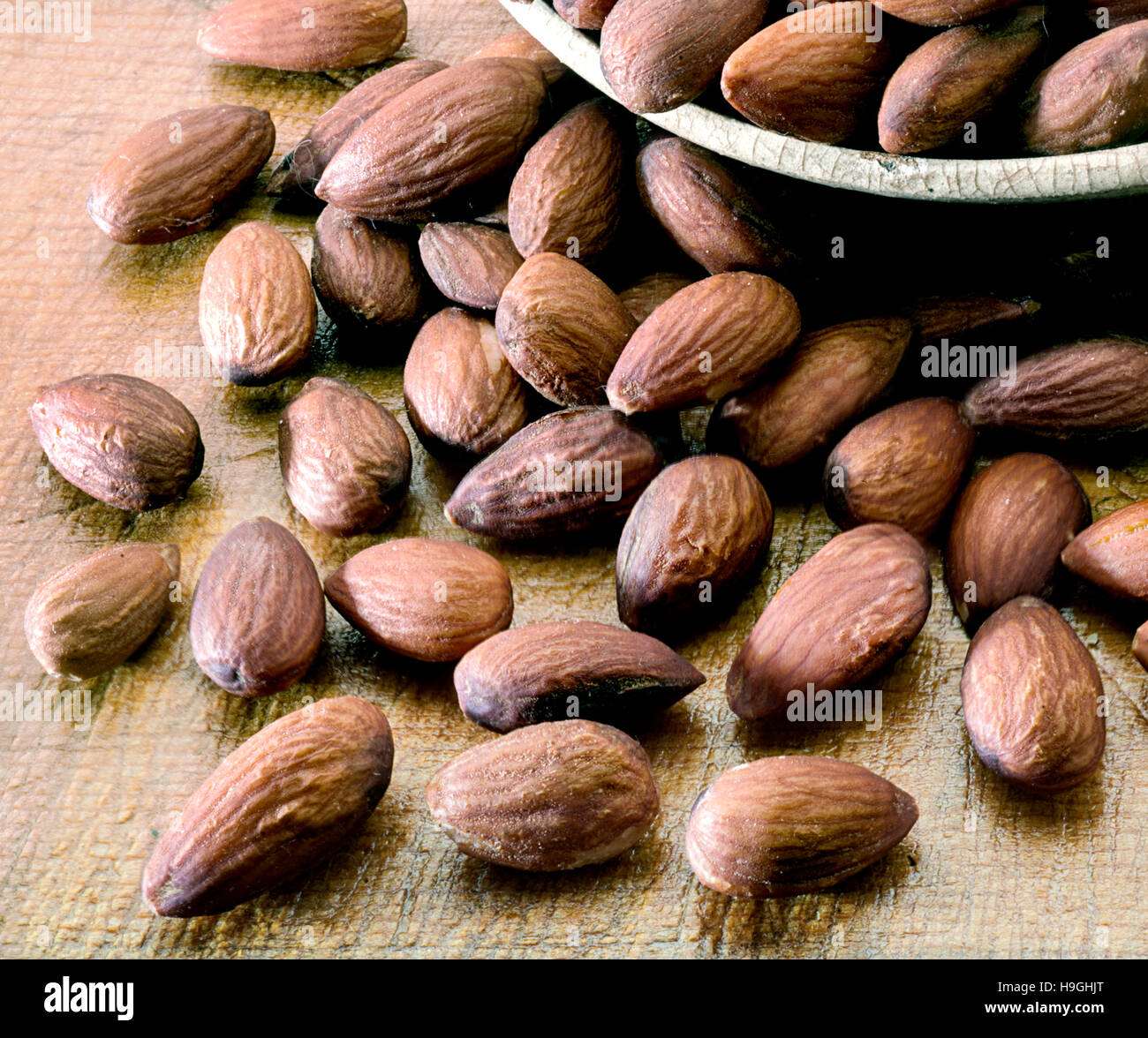Almonds hi-res stock photography and images - Alamy