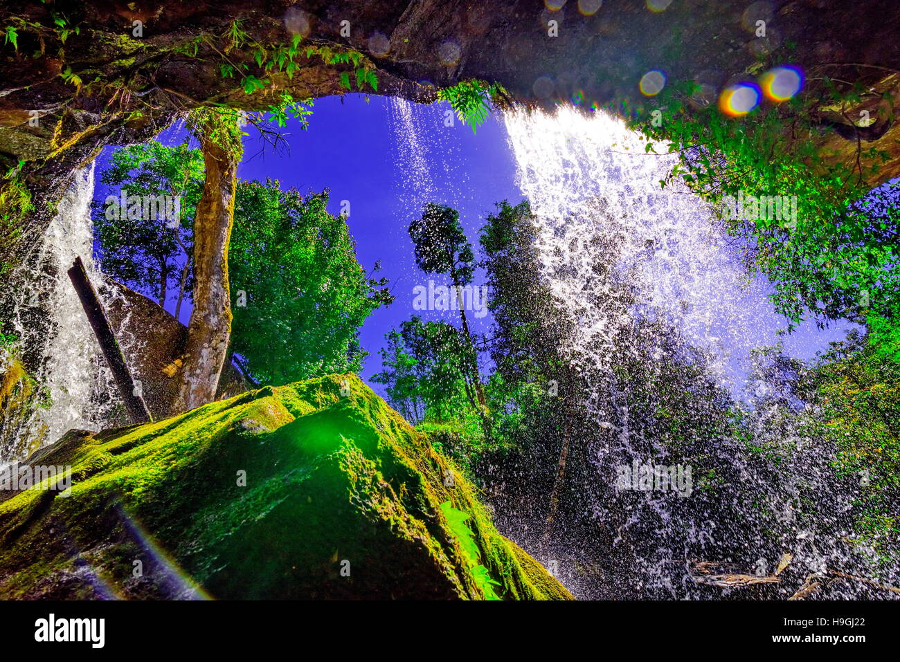 Rocky undercut hi-res stock photography and images - Alamy