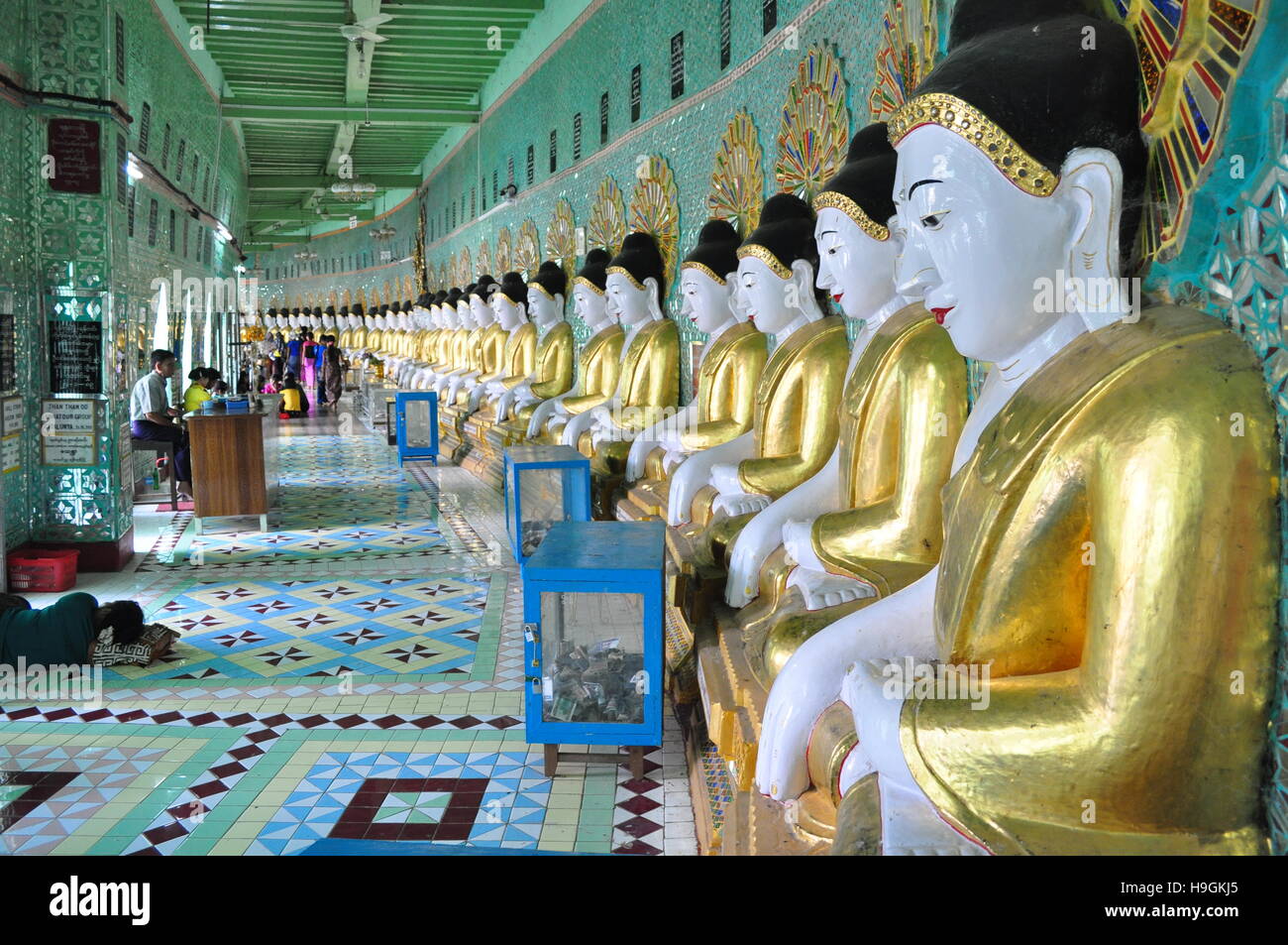 U Min Thonze Pagoda, Sagaing, Myanmar Stock Photo - Alamy