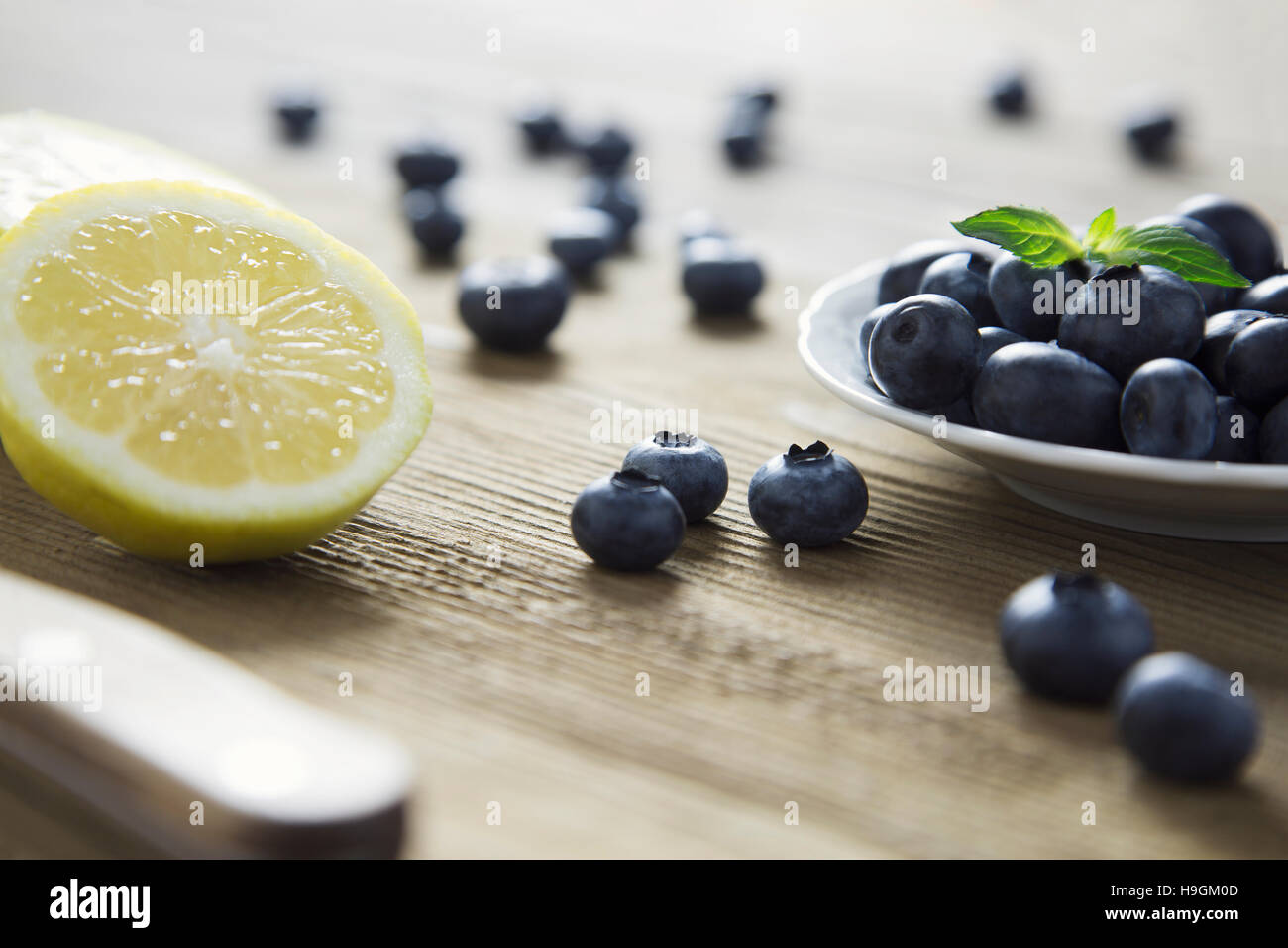 closeup portrait of blueberries on wood top Stock Photo - Alamy