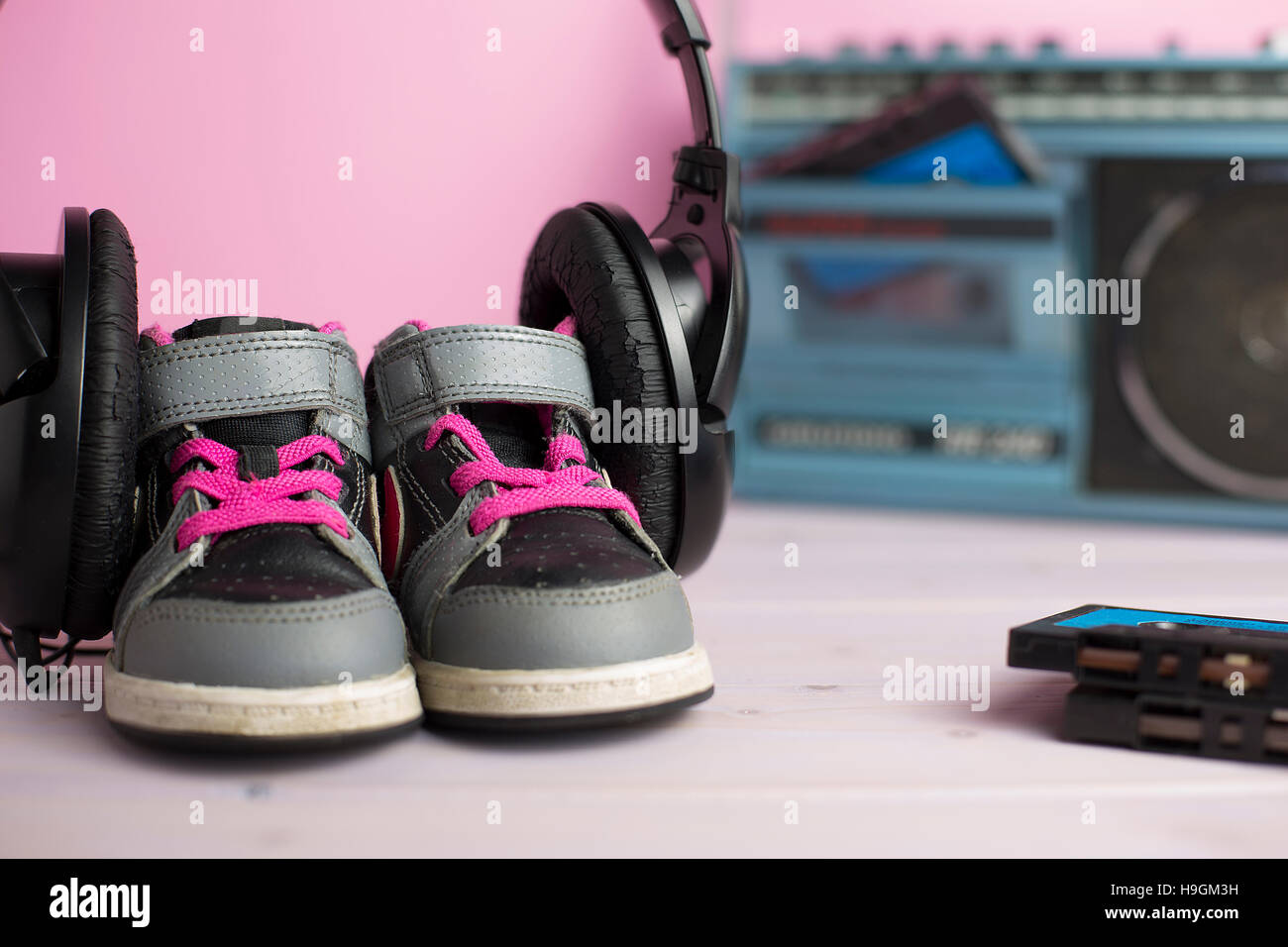 this composition pays homage to the legendary 80s through some typical ...