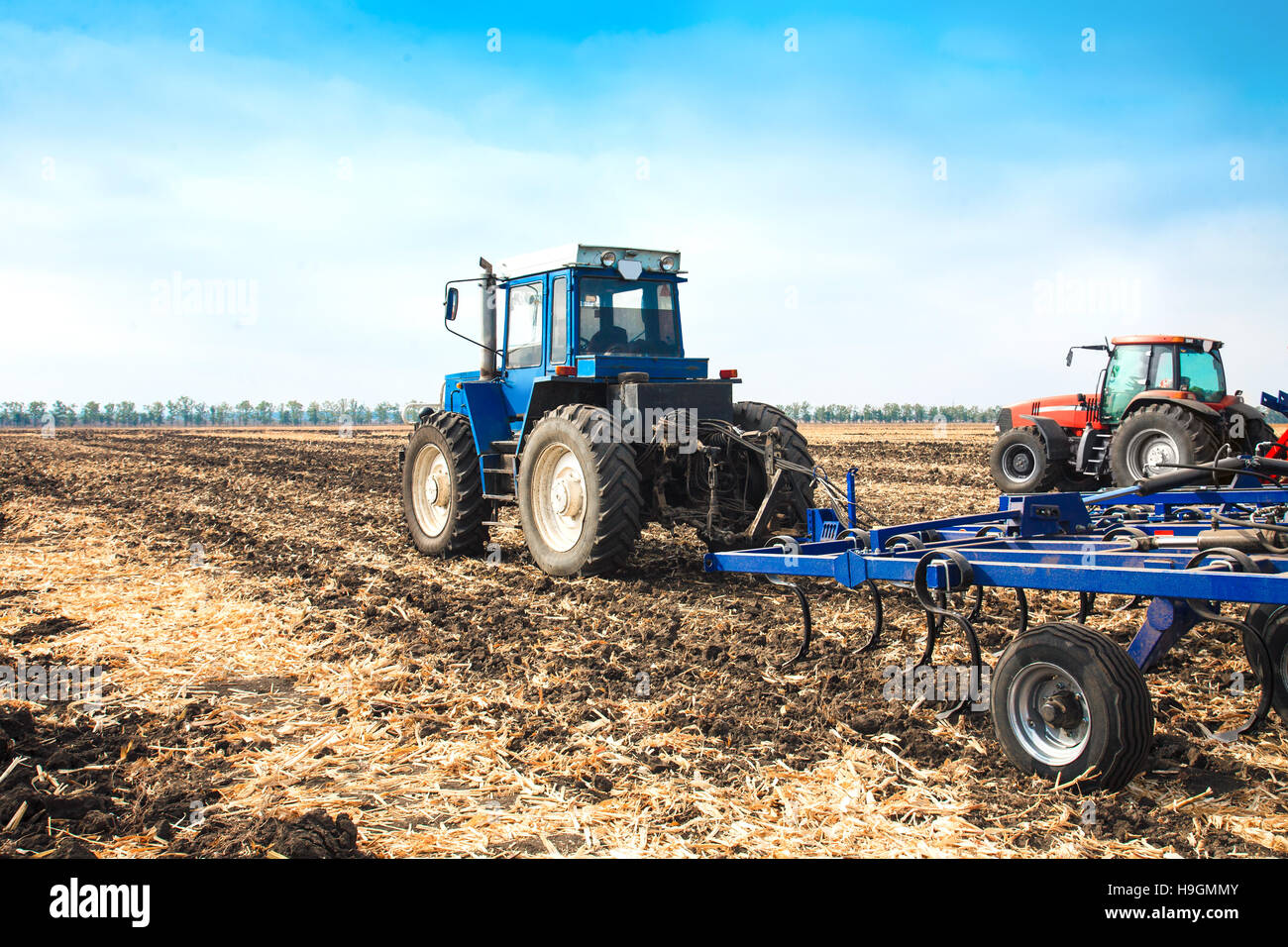 Modern tractors in the field hi-res stock photography and images - Alamy
