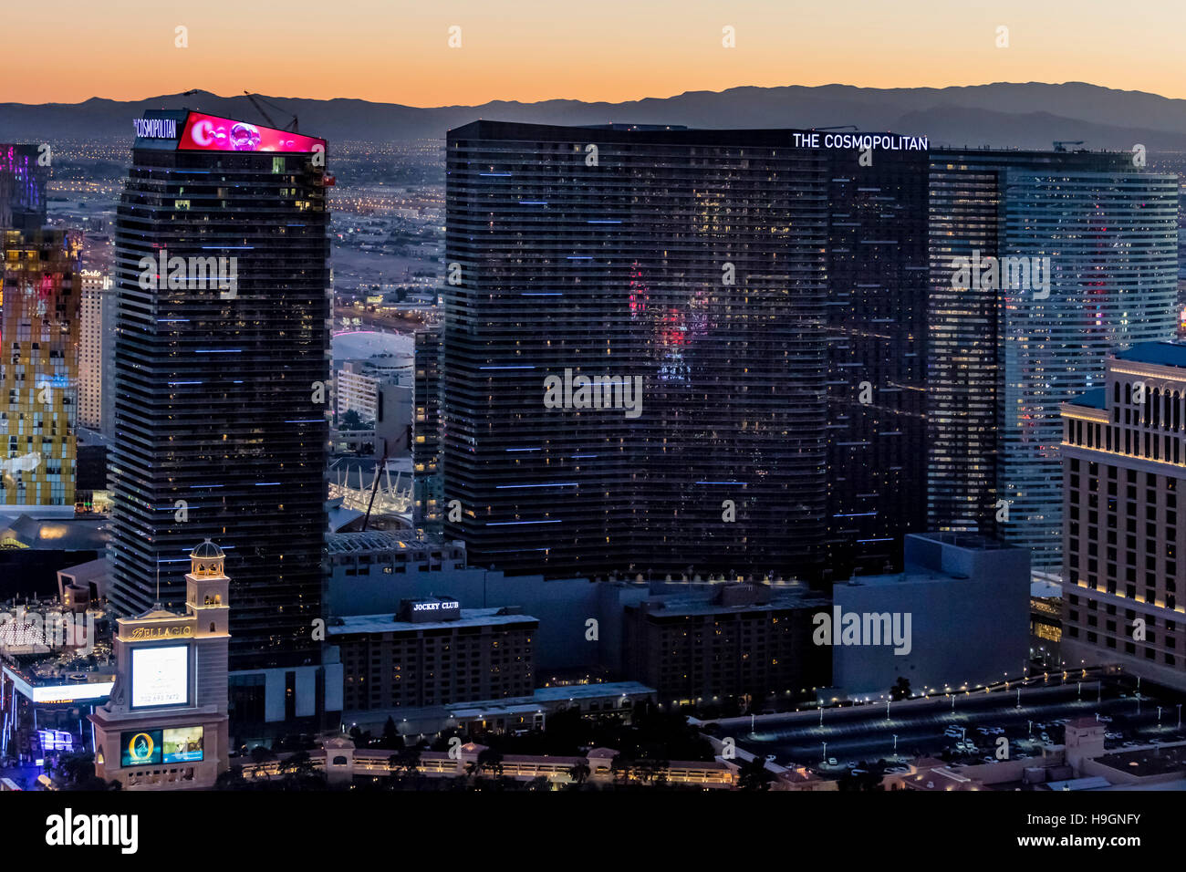 Cosmopolitan cities hi-res stock photography and images - Alamy