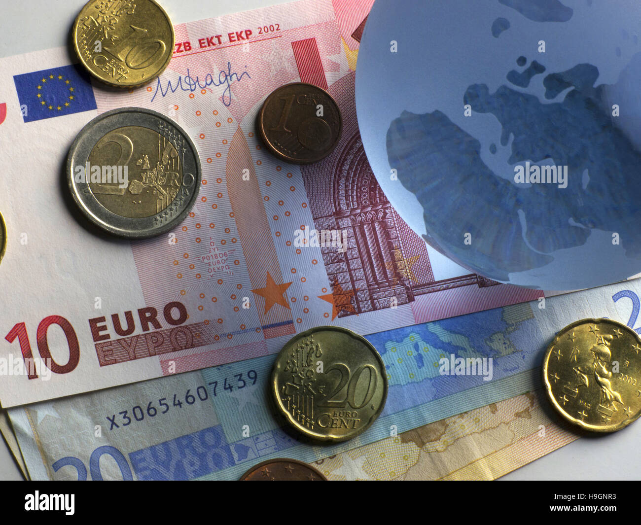 Map of europe euro coins hi-res stock photography and images - Alamy