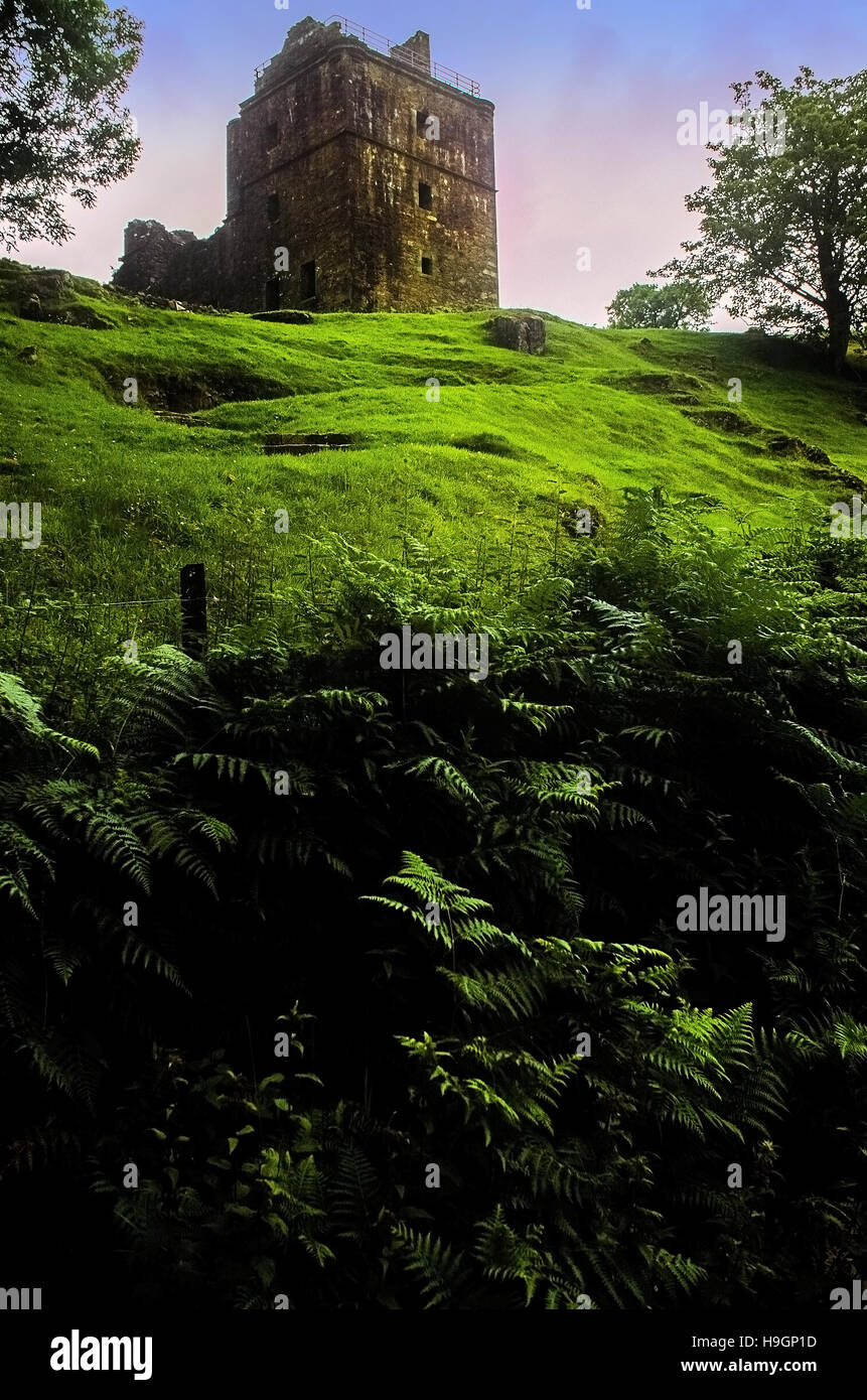 ruined castle scotland uk Stock Photo - Alamy