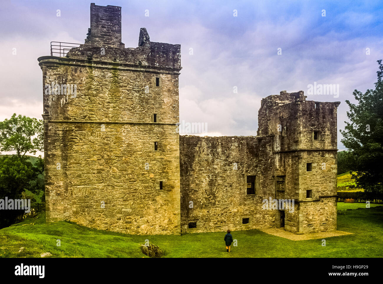 History scottish medieval castles ruin ruins ruined hi-res stock ...