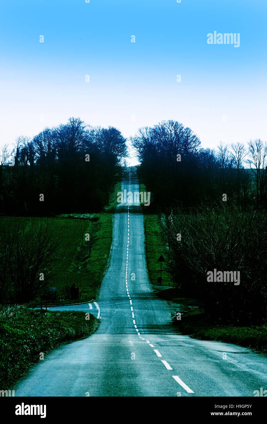 english country road Stock Photo - Alamy