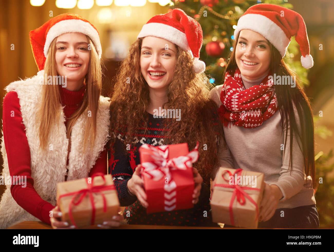 Santa girls hi-res stock photography and images - Alamy