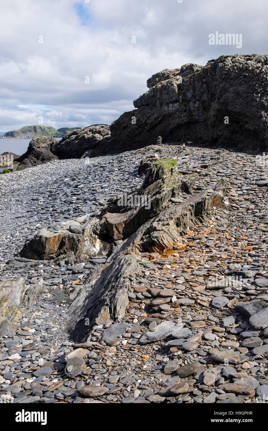 Slate on the shore, Luing Stock Photo - Alamy