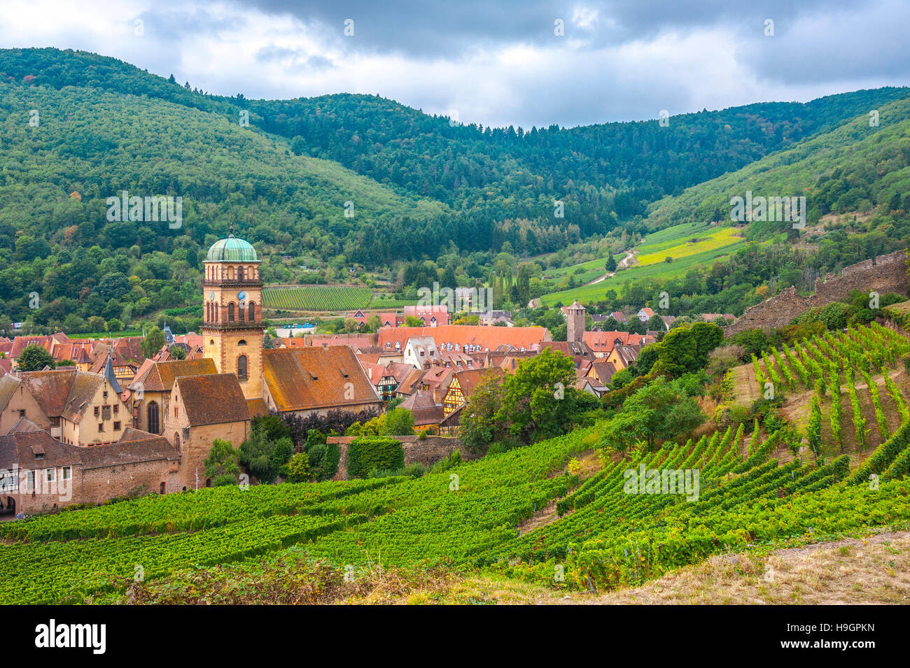 Countryside village scenic route hi-res stock photography and images ...