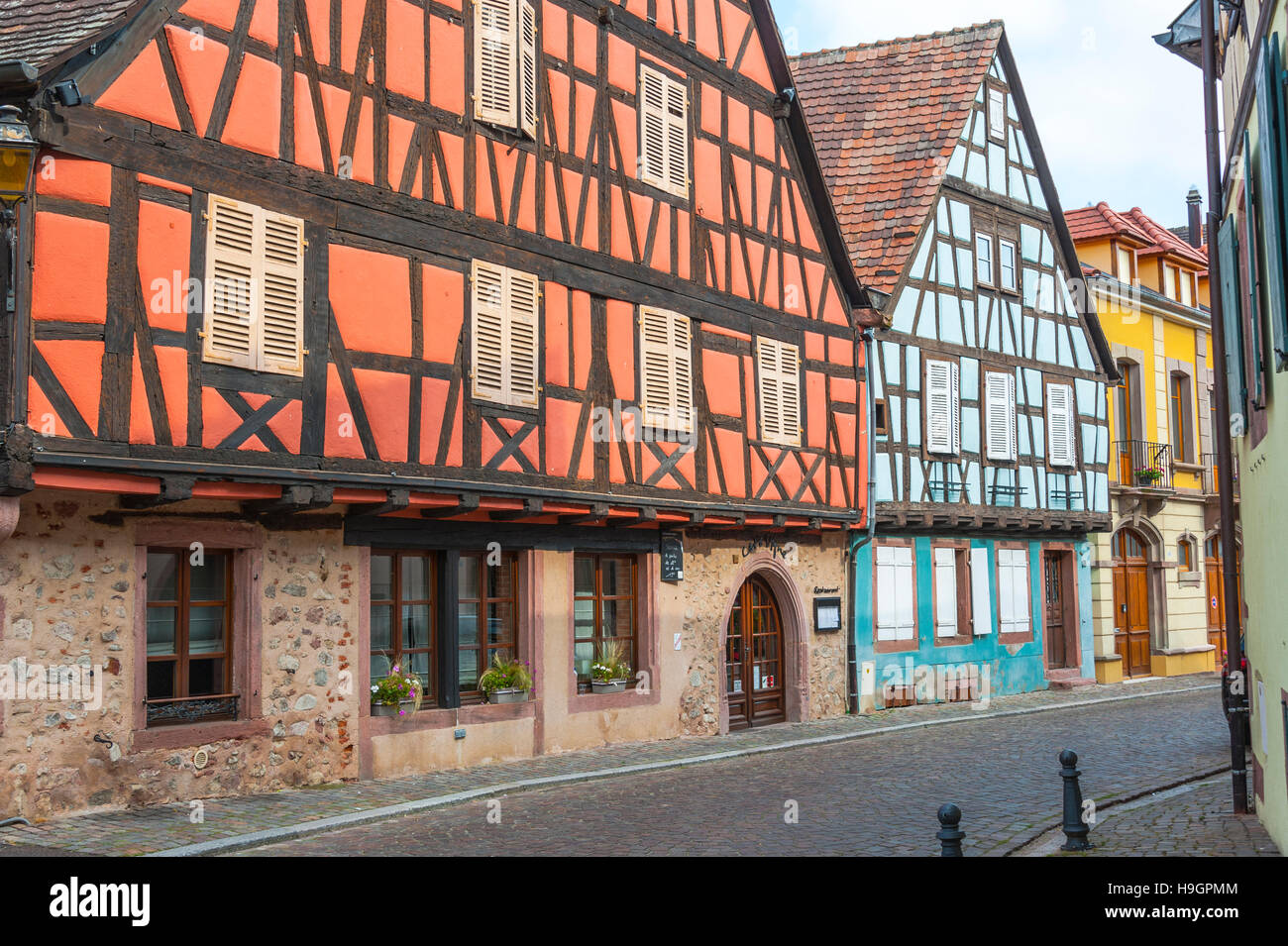 Kientzheim, next to Kaysersberg, scenic village, route of vine Alsatian ...