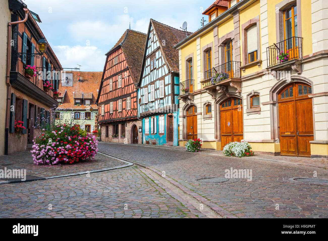 Kientzheim, next to Kaysersberg, scenic village, route of vine Alsatian ...