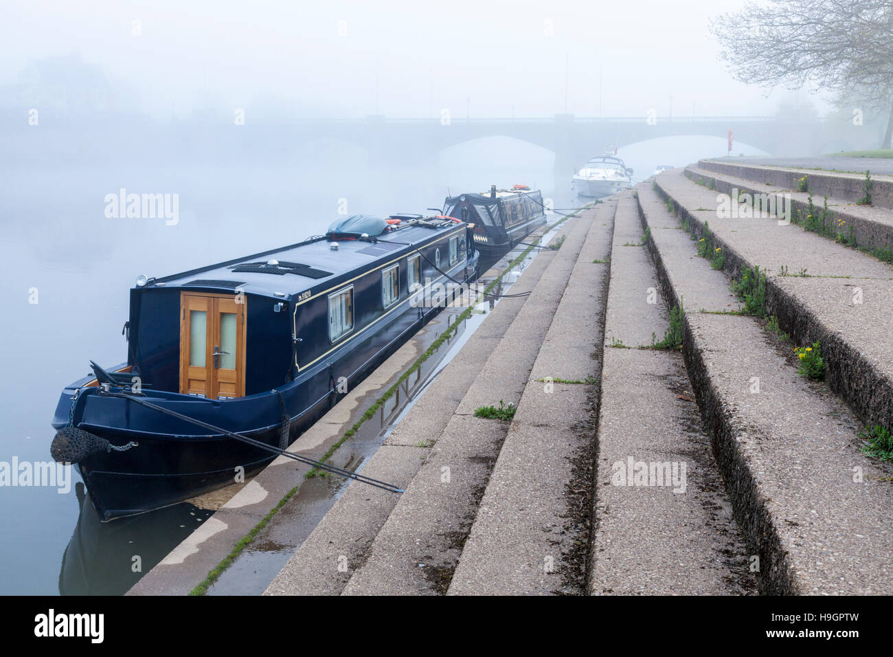 Misty river. Boats in mist on the River Trent near Trent Bridge, West ...