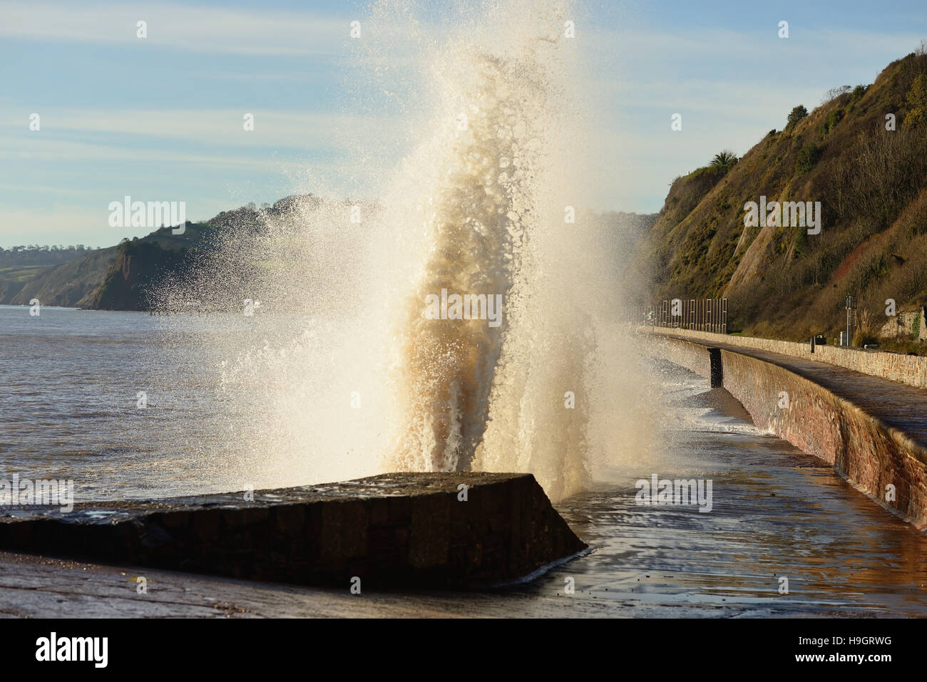 Rough seas during high tide along the Teignmouth sea wall Stock Photo ...