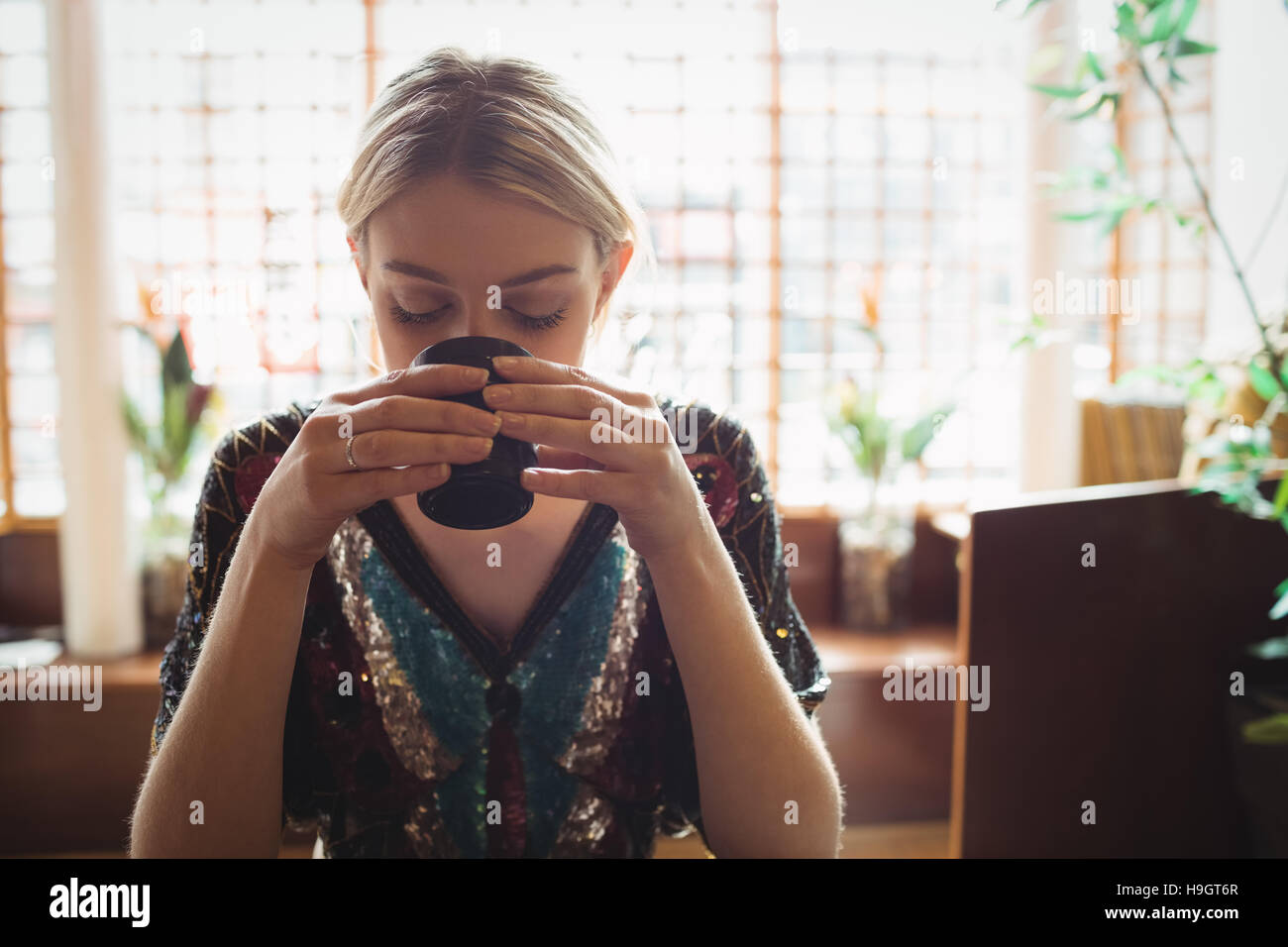 Beautiful woman having tea Stock Photo - Alamy