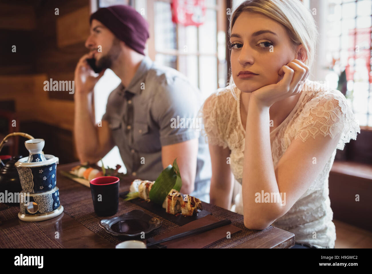 Man ignoring woman while talking on phone Stock Photo - Alamy