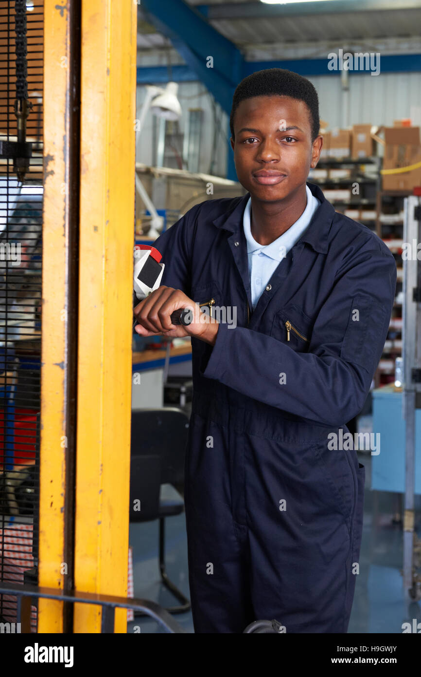 Goods loading lift hi-res stock photography and images - Alamy