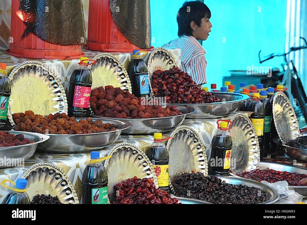 Shop vendors in a souk in Tehran, Iran Stock Photo - Alamy