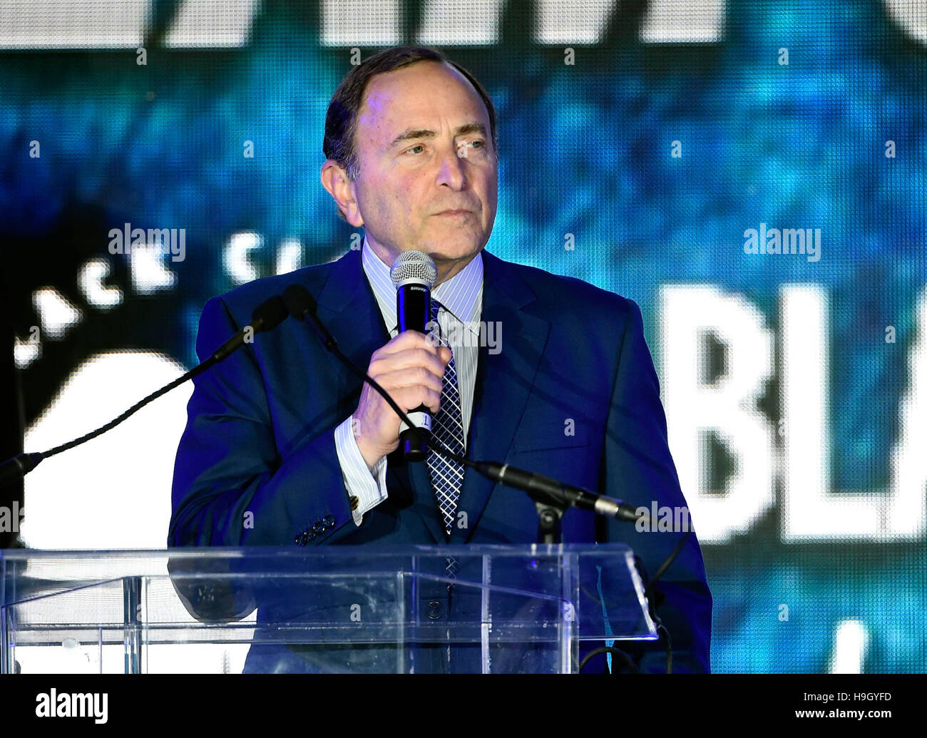 Gary bettman nhl commissioner hi-res stock photography and images - Alamy