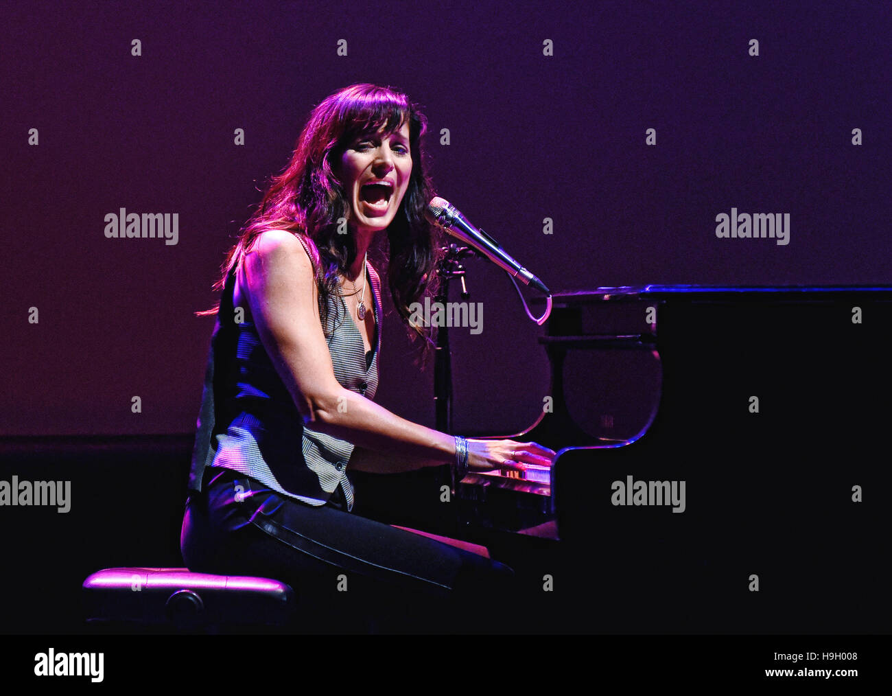 Chantal kreviazuk hi-res stock photography and images - Alamy