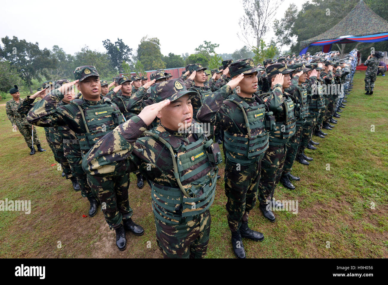 Paya Indah, Malaysia. 22nd Nov, 2016. Officers and soldiers of China ...