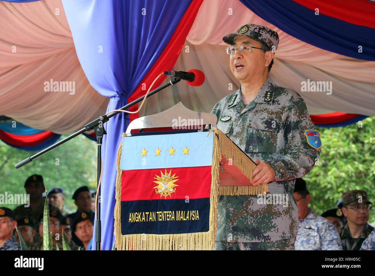 (161123) -- PAYA INDAH (MALAYSIA), Nov. 23, 2016 (Xinhua) -- Fang ...