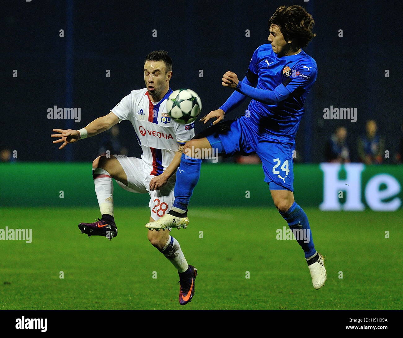 Zagreb, Croatia. 22nd Nov, 2016. Mathieu Valbuena(L) of Olympique Lyon ...