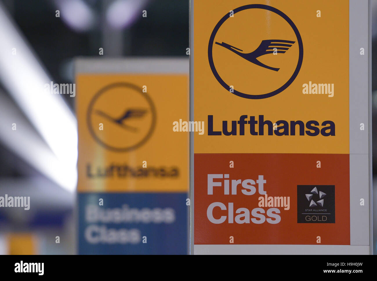 Hamburg, Germany. 23rd Nov, 2016. Lufthansa signs for First Class and ...