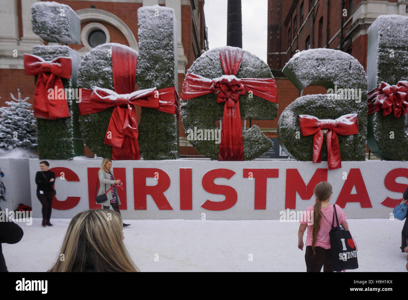 Laurence llewelyn bowen christmas hi-res stock photography and images ...