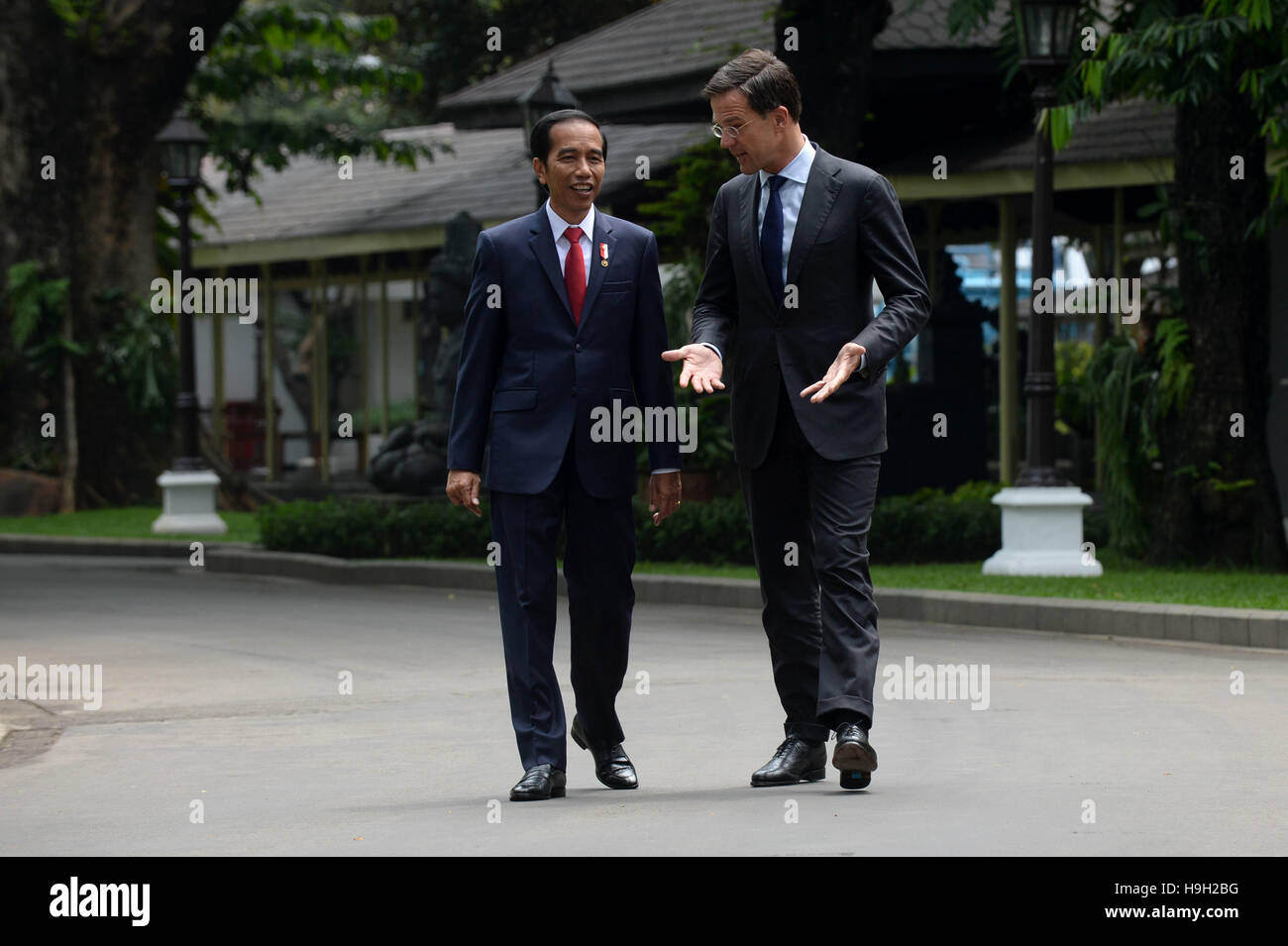 Jakarta, Indonesia. 23rd Nov, 2016. Indonesian President Joko Widodo (L ...