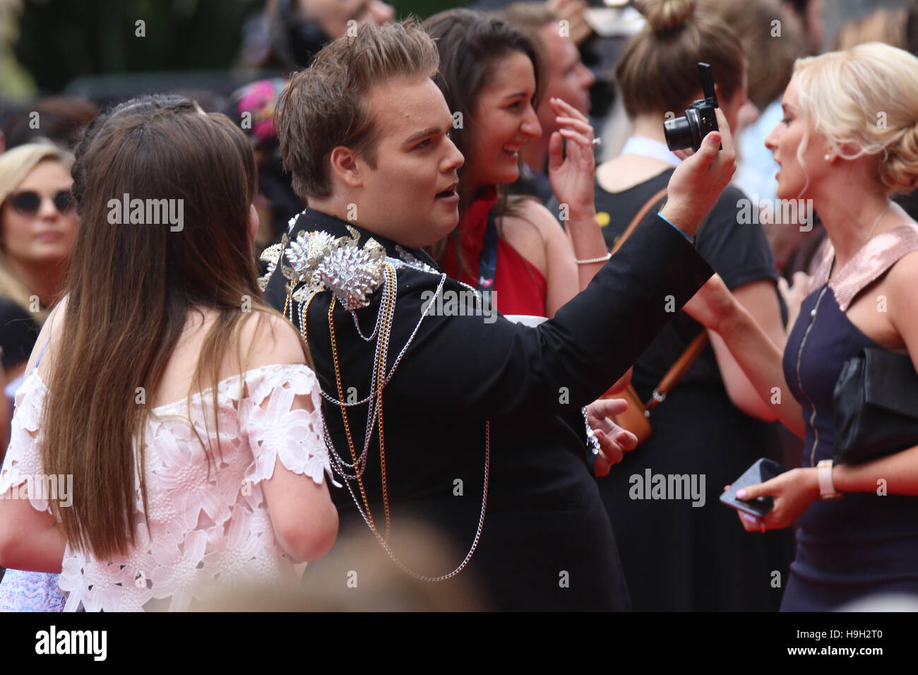 Sydney, Australia. 23 November 2016. Alright Hey arrives on the red ...