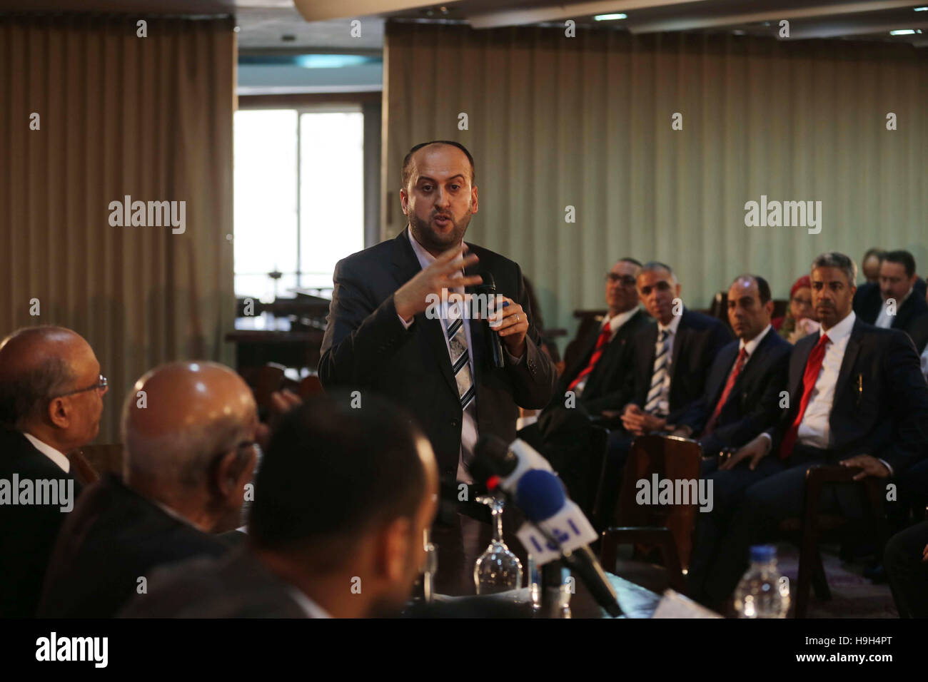 Cairo, Egypt. 23rd Nov, 2016. Palestinian and Egyptian Journalists ...