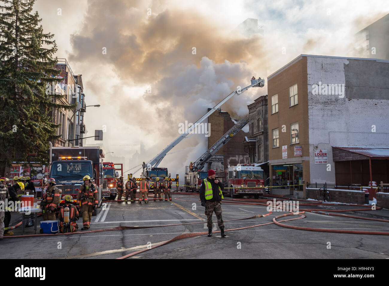 Montreal, CA - 23 Nov 2016: Montreal Firefighters work on "Cafe ...