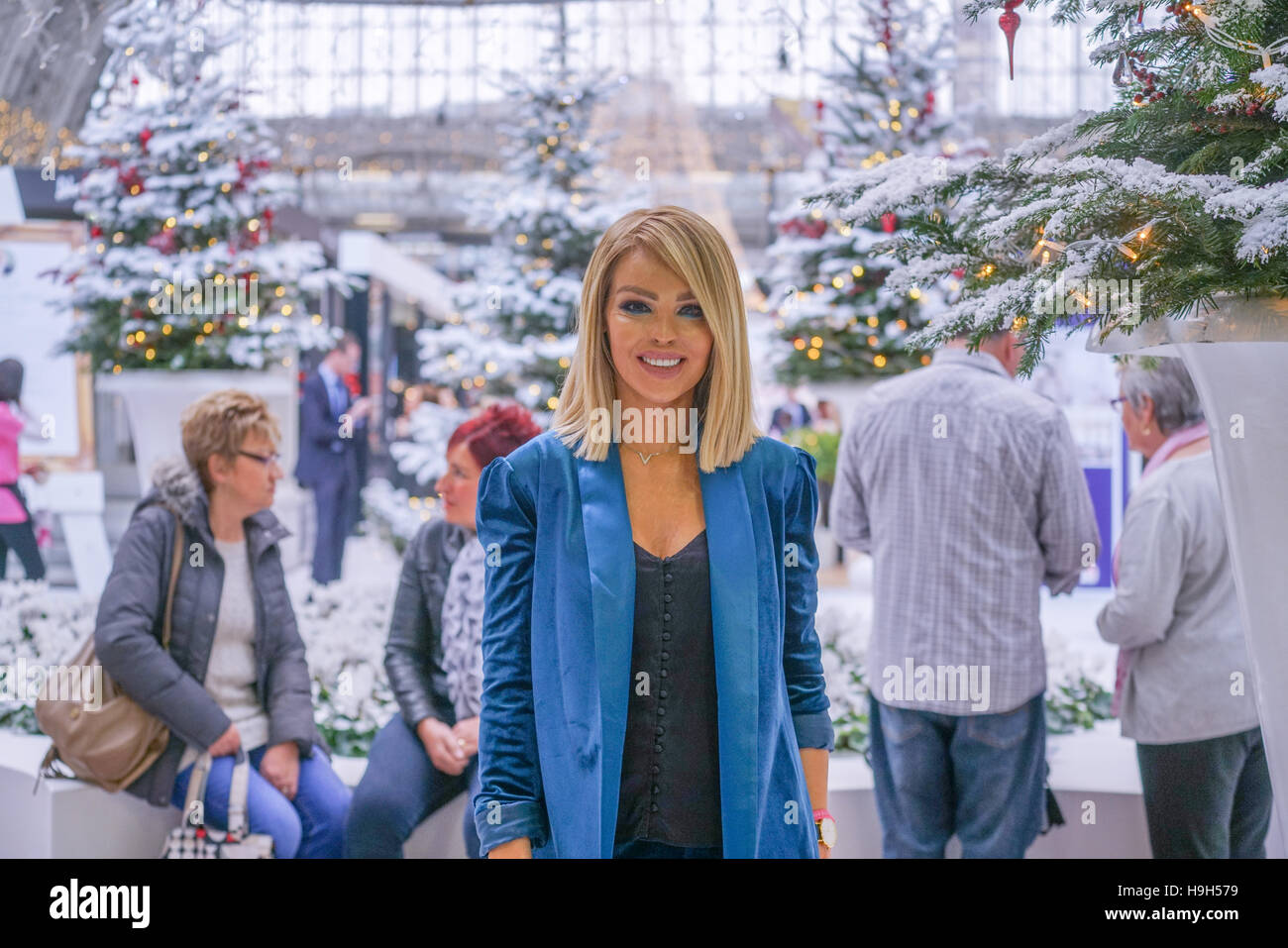 Olympia, London, UK. 23rd November, 2016. Glamorous TV presenter ...
