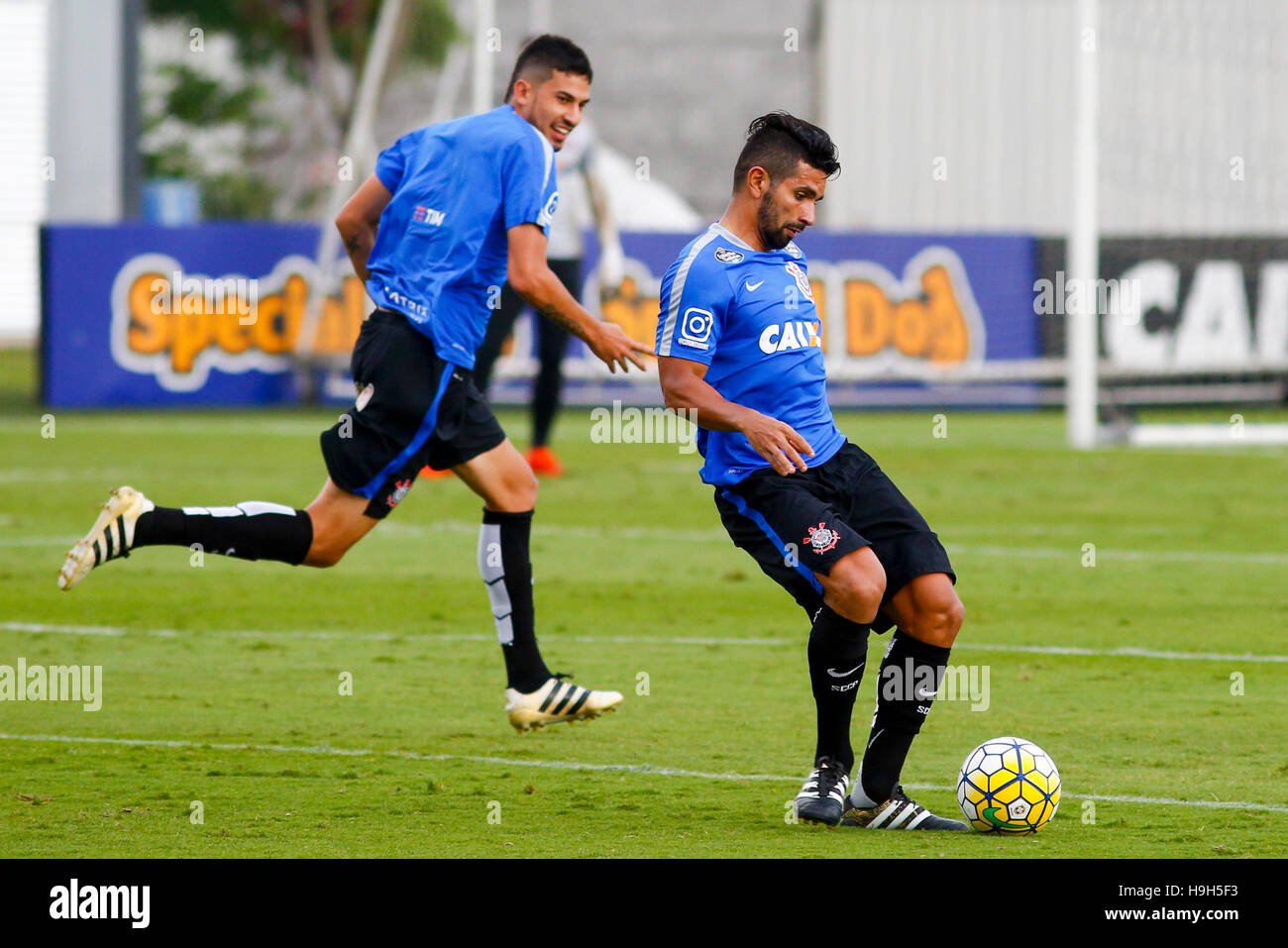 SÃO PAULO, SP - 23.11.2016: TREINO DO CORINTHIANS - William during the ...