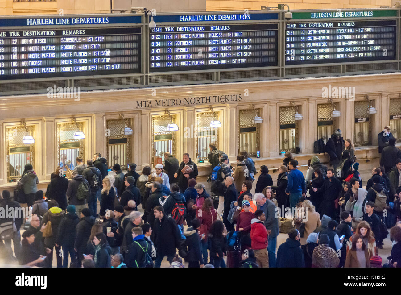 Terminal 5 new york crowd hi-res stock photography and images - Alamy