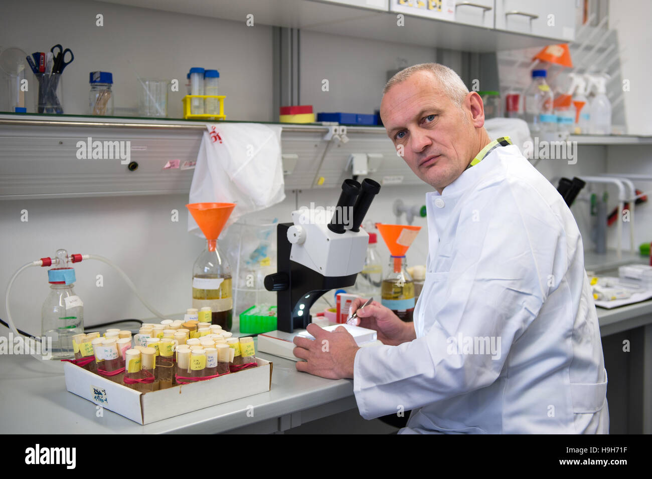 Professor of zoology hi-res stock photography and images - Alamy