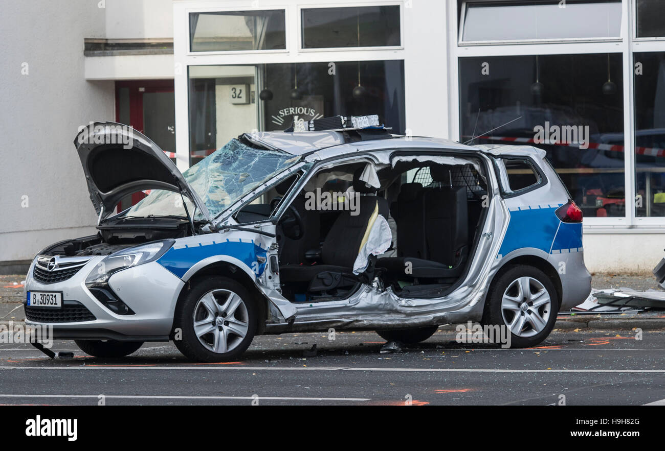 Destroyed police car hi-res stock photography and images - Alamy