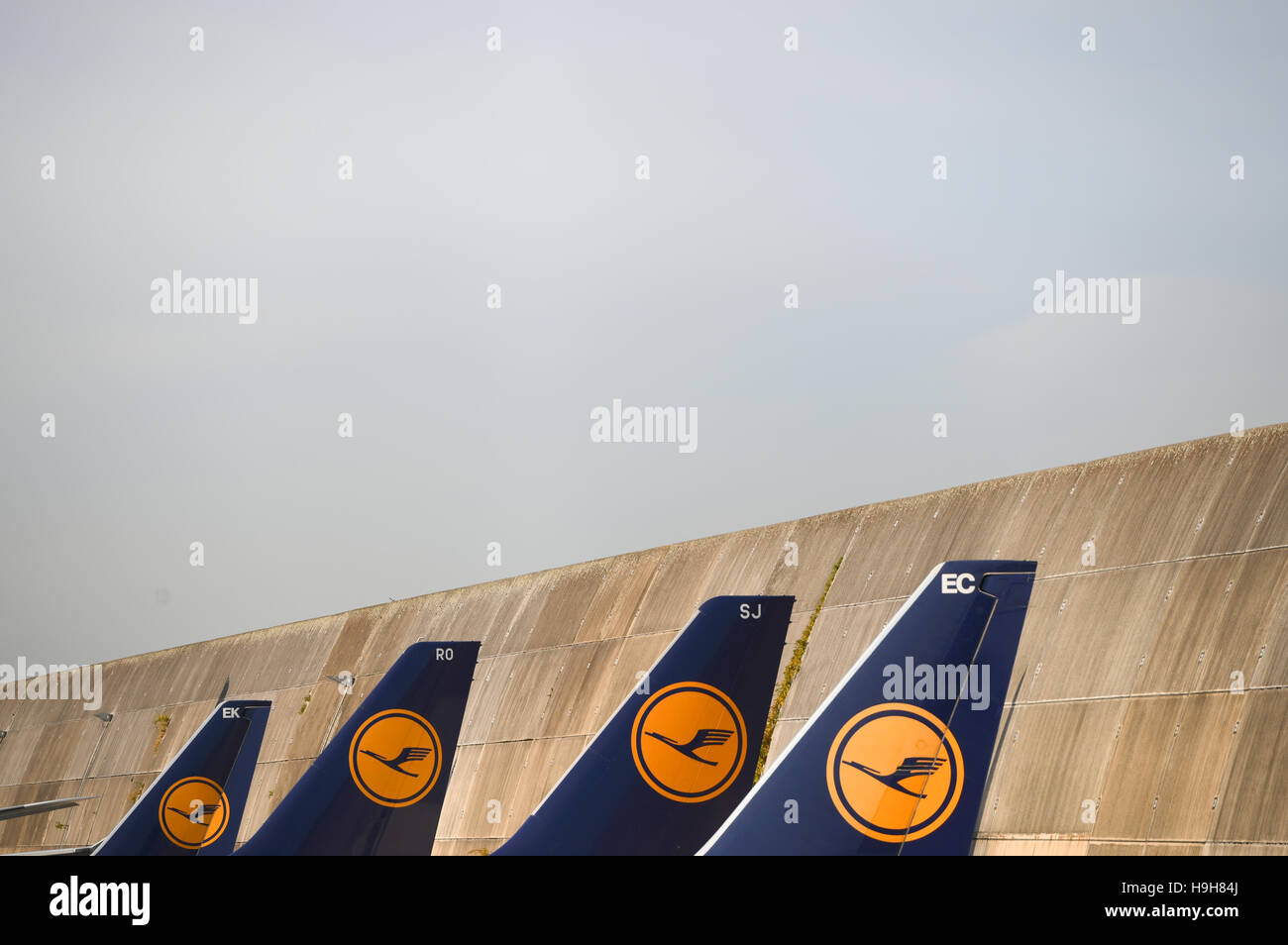 Lufthansa strike vc hi-res stock photography and images - Alamy