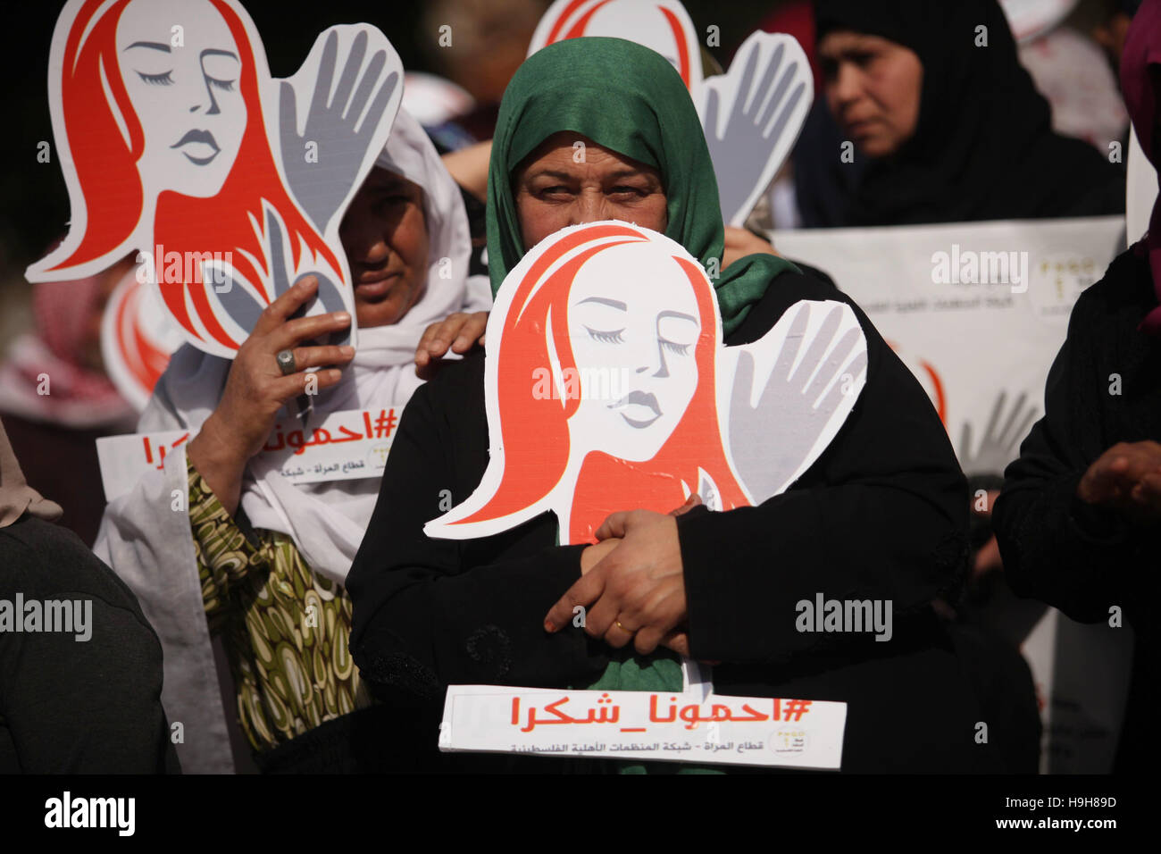 Gaza City, Palestinian Territory. 24th Nov, 2016. Palestinian women ...